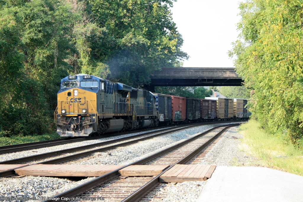 CSX 977 and train Q410